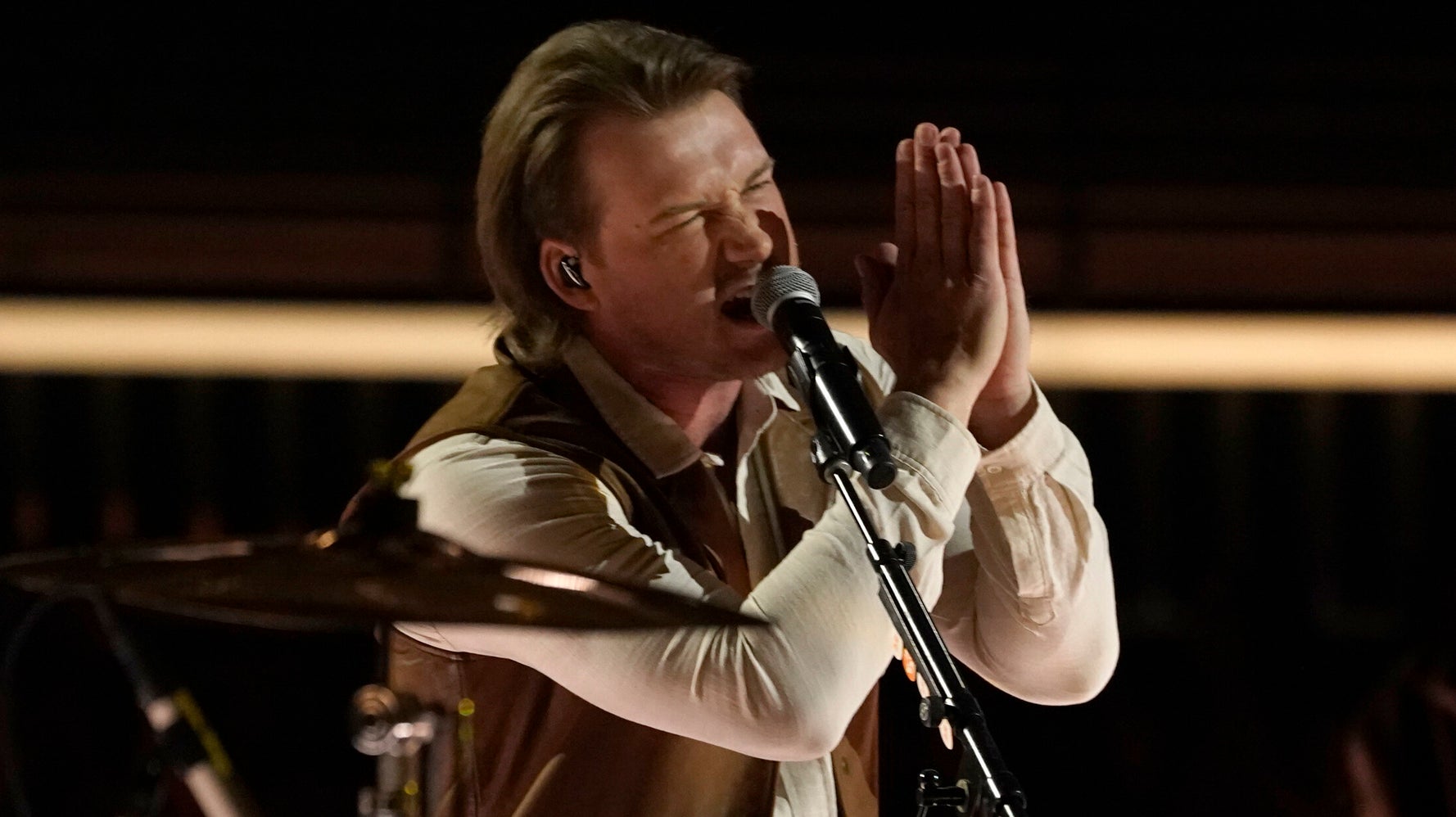 Travis Scott, Morgan Wallen Hit Billboard Music Awards Stage | HuffPost ...