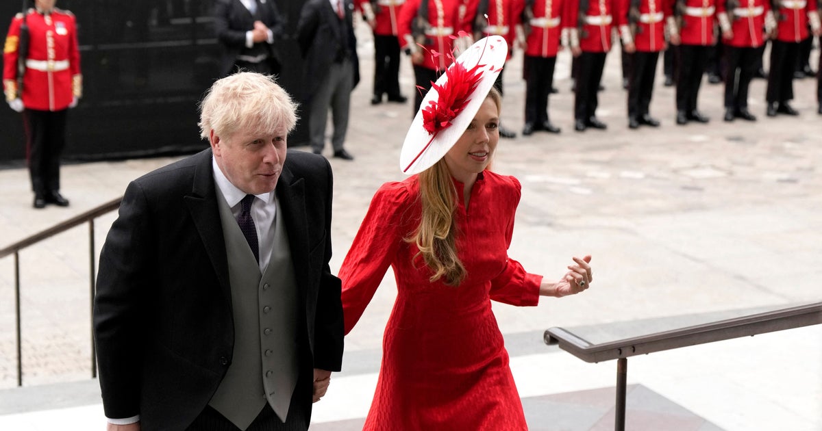 Boris Johnson Booed By Crowd As He Arrives For Queen's Jubilee Service ...