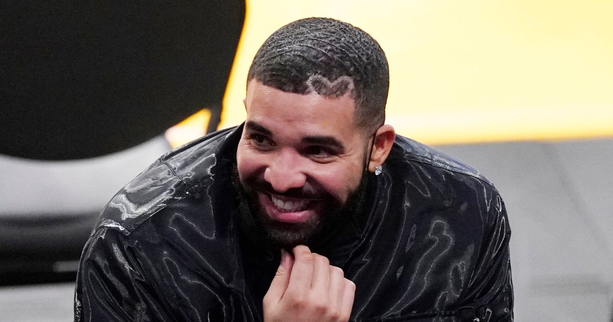 This Drake Bar Encounter With Two Fans Should Happen To All Of Us ...