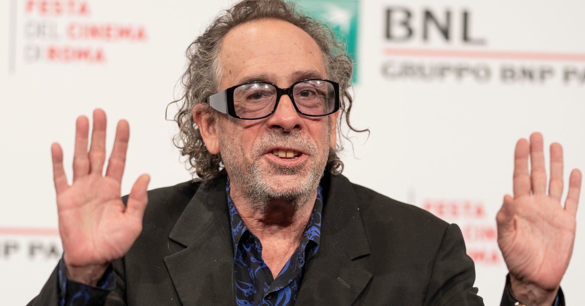 Tim Burton Roasts Warner Bros. Over Batsuit, Reflects On ‘Batman ...