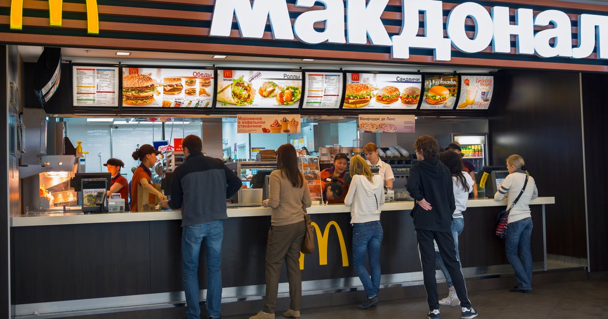 Ρωσία: Τα McDonald's ανοίγουν ξανά με άλλο όνομα και νέα ιδιοκτησία ...