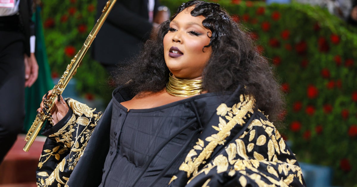 Lizzo Apologises After 'Unintentionally' Including 'Harmful Word' In ...
