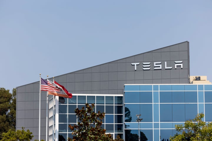 Black Ex Tesla Employee Rejects 15 Million Payout For Racial