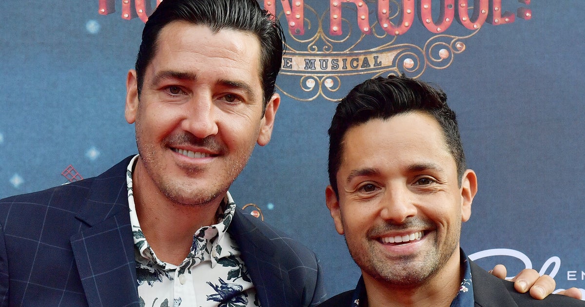 Nkotbs Jonathan Knight Confirms He And Harley Rodriguez Are Married