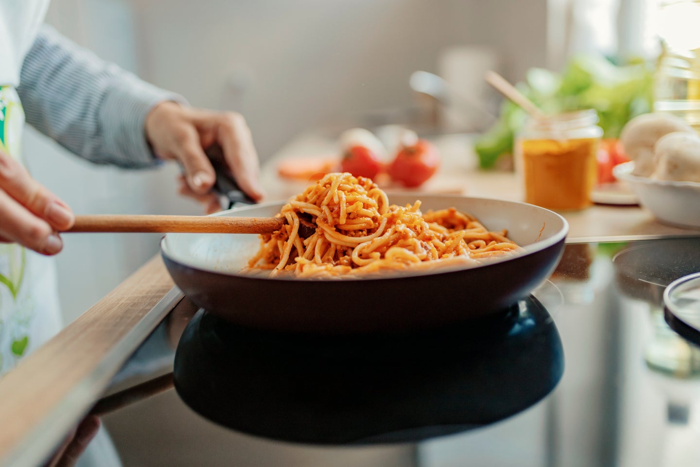 How To Reheat Leftover Pasta Without Murdering Its Soul | HuffPost Life