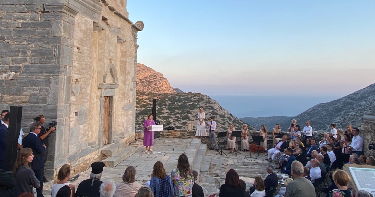 Αποδόθηκε στο κοινό αποκατεστημένο το μνημείο της Επισκοπής στην Σίκινο | HuffPost Greece CULTURE