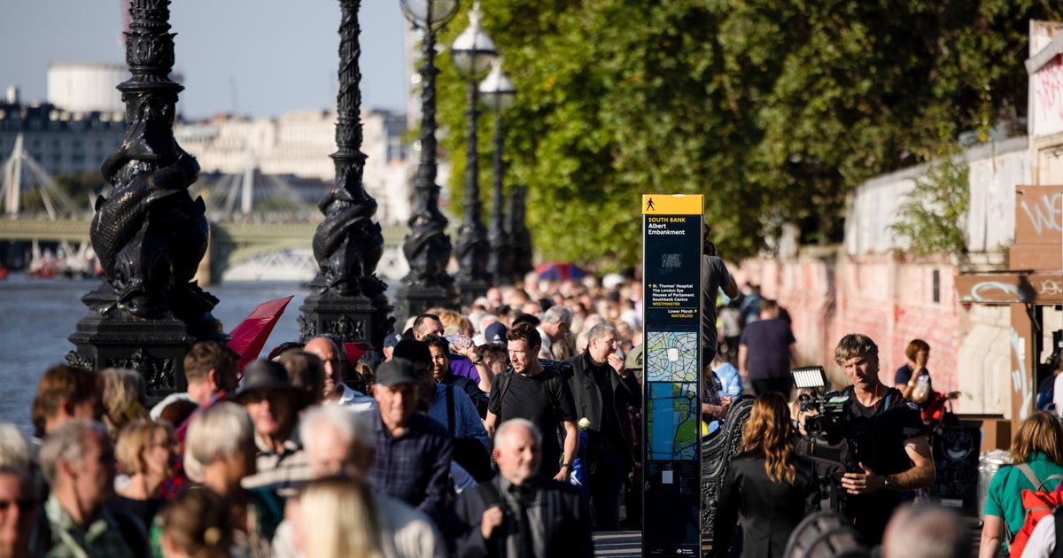 Peak Britain? The Queue For The Queen Has Become An Historic Event ...