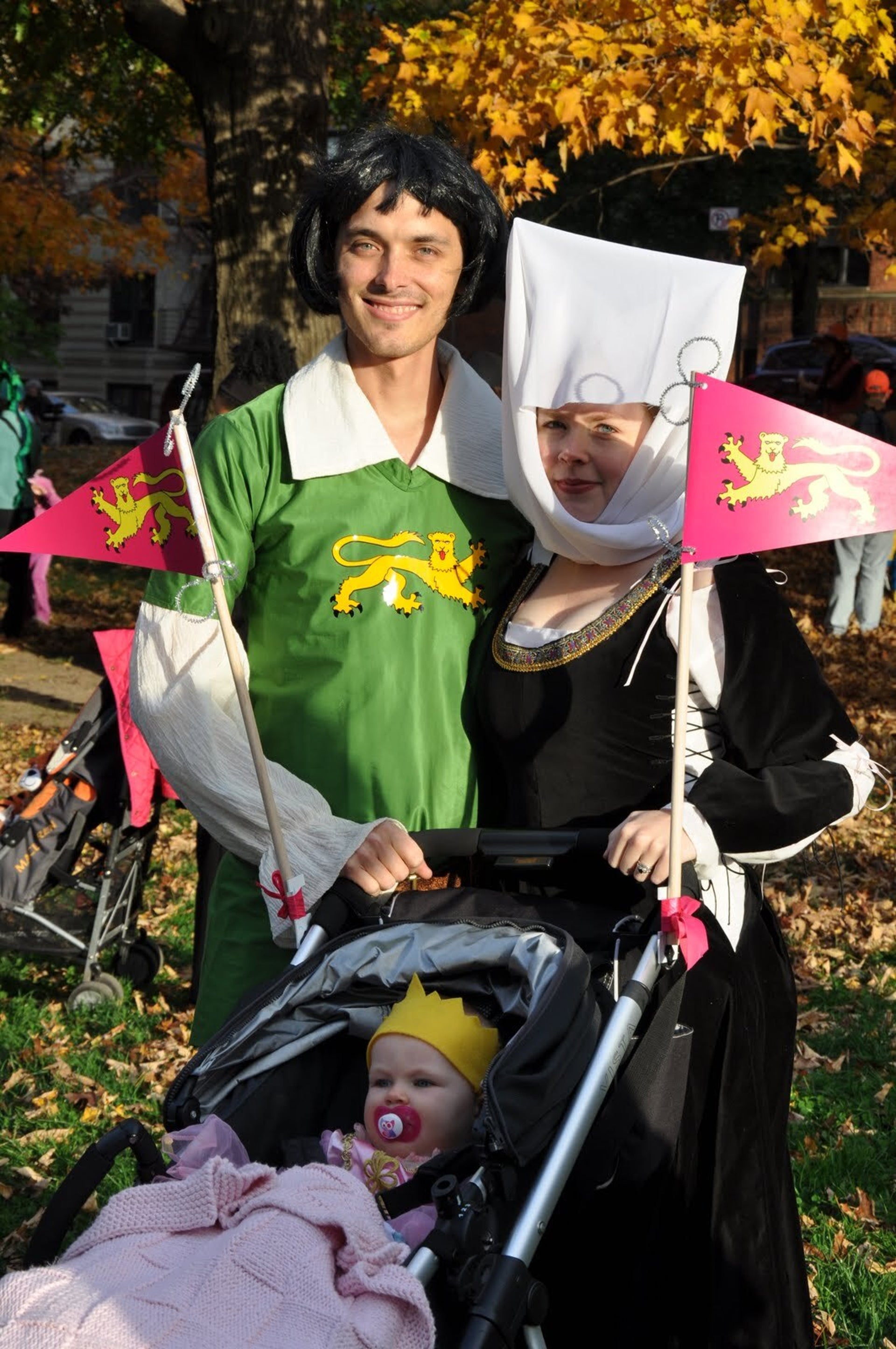 21 Couple And Baby Halloween Costumes That Are So Stinkin' Cute ...
