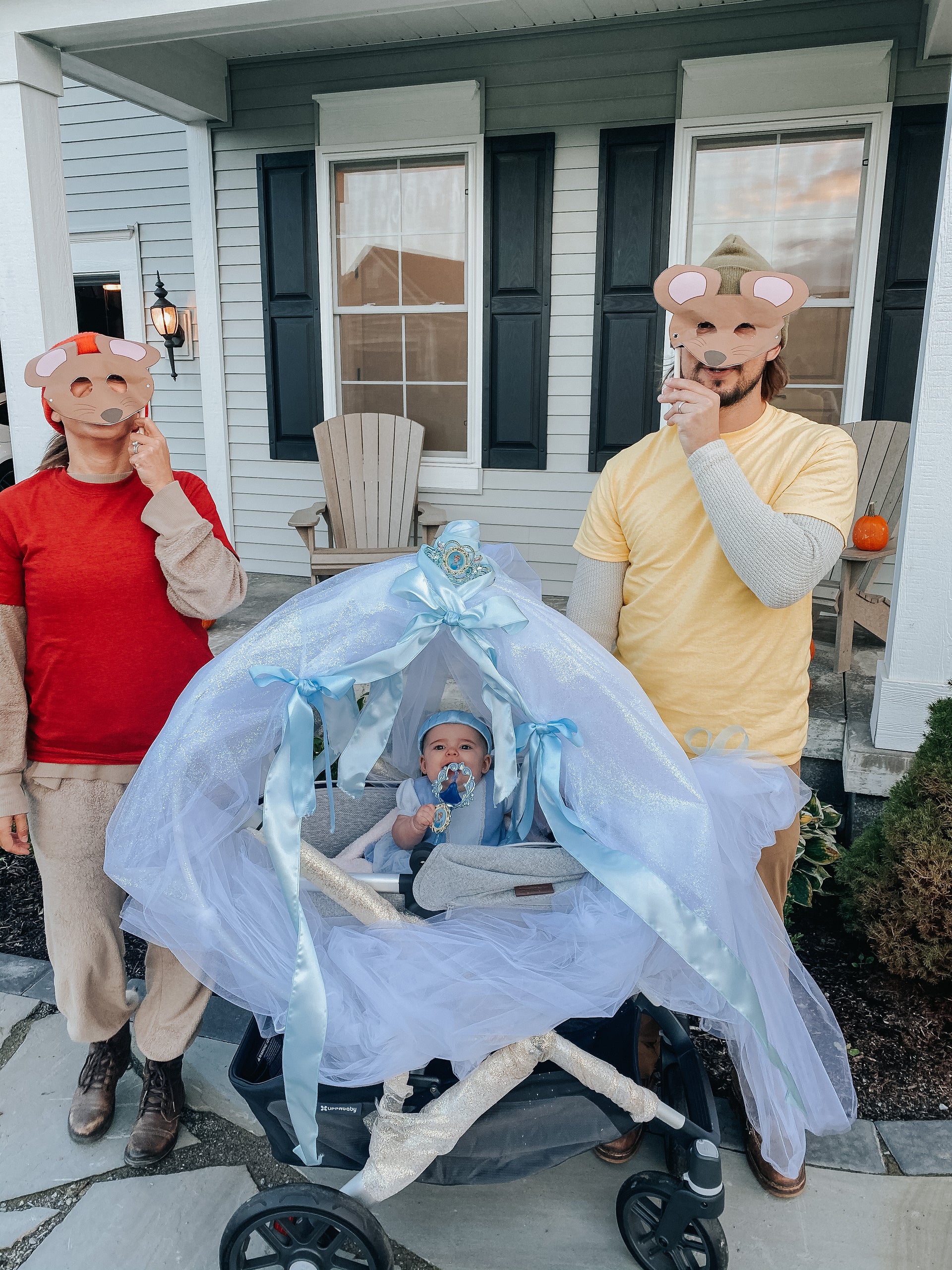 21 Couple And Baby Halloween Costumes That Are So Stinkin' Cute ...