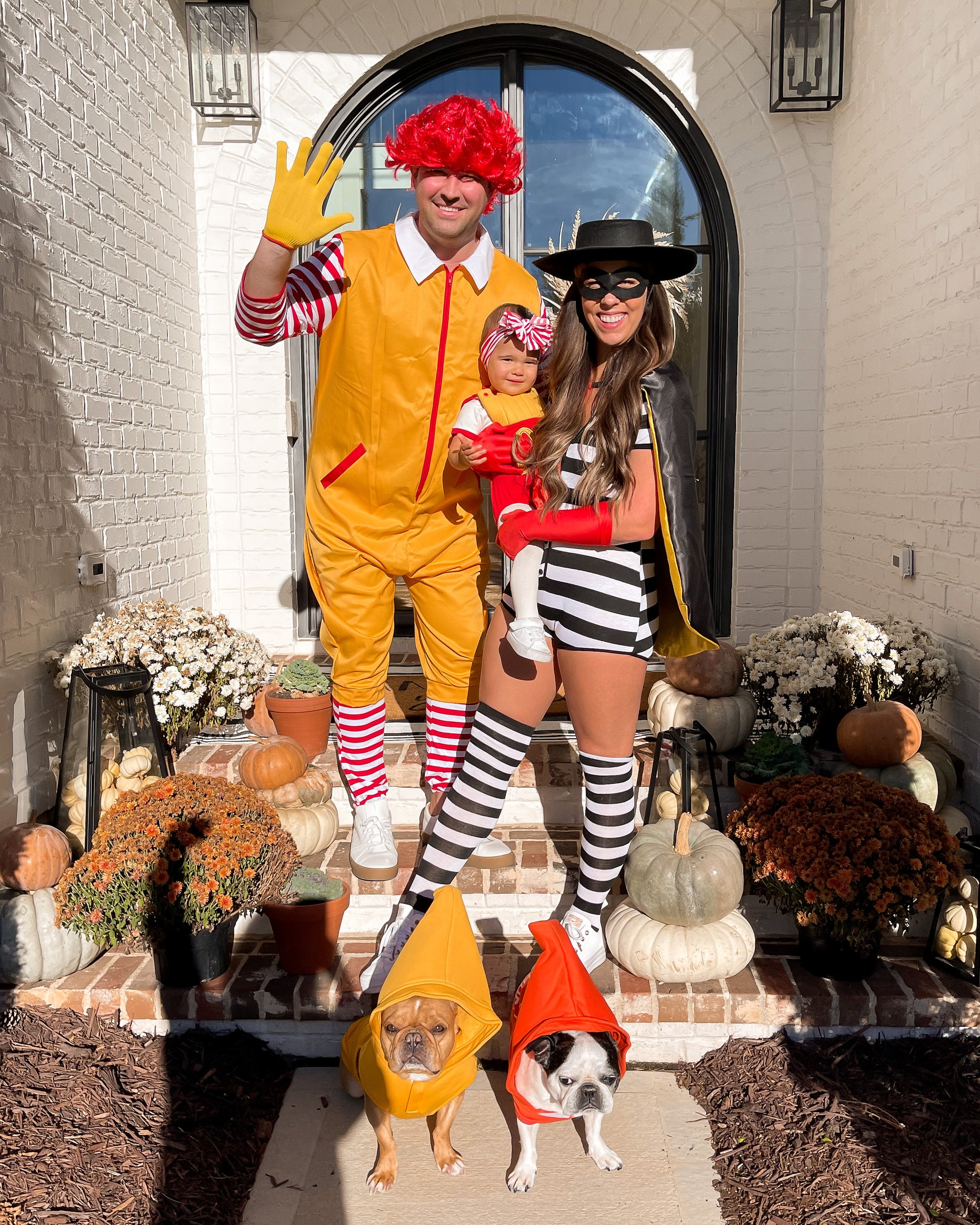 21 Couple And Baby Halloween Costumes That Are So Stinkin' Cute ...