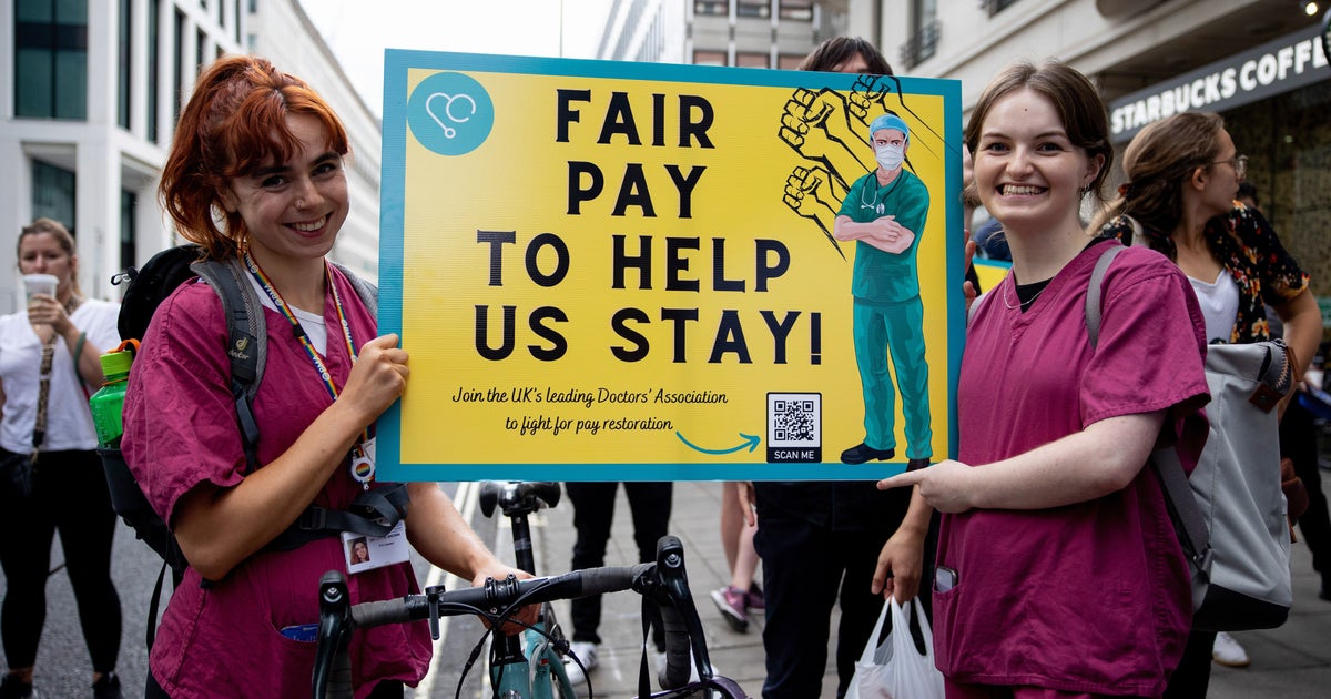 NHS Workers Quit For Better Paid Jobs In Warehouses, Health Chief Warns ...