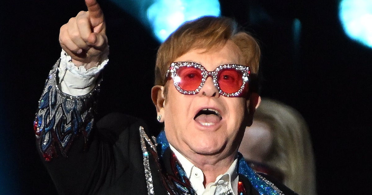 Elton John Says Goodbye In Triumphant Last Ever U S Concert At Dodger
