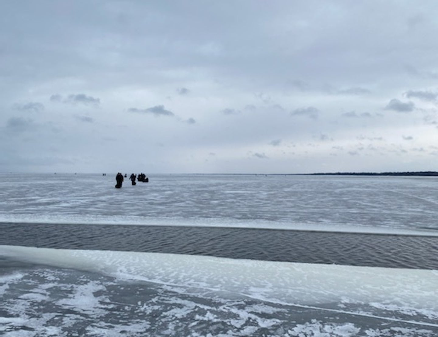 Hundreds Rescued After Large Ice Floe Breaks Free In Minnesota ...