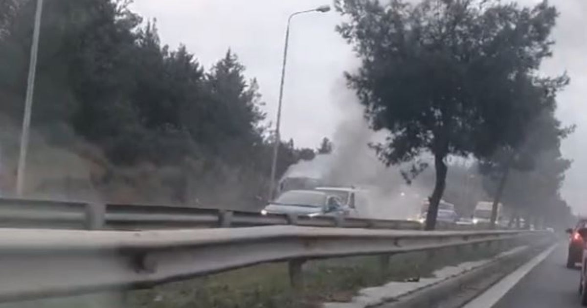 Φωτιά σε λεωφορείο με παιδιά στη Θεσσαλονίκη | HuffPost Greece ΚΟΙΝΩΝΙΑ