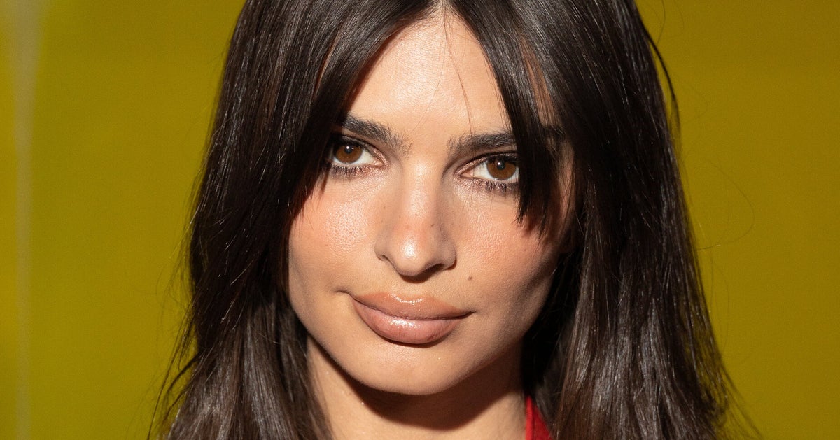 Emily Ratajkowski Dishes On Heteronormative Dating And Men Feeling ...