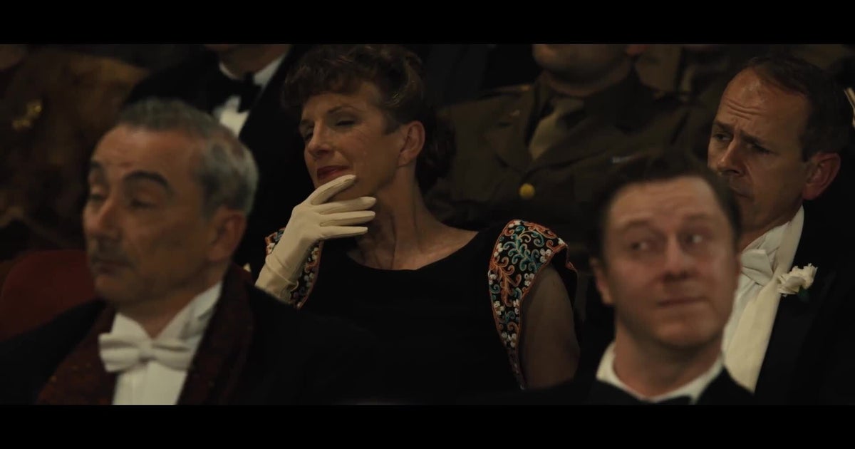 Watch Meryl Streep Sing Hilariously Horribly In Deleted Scene ...