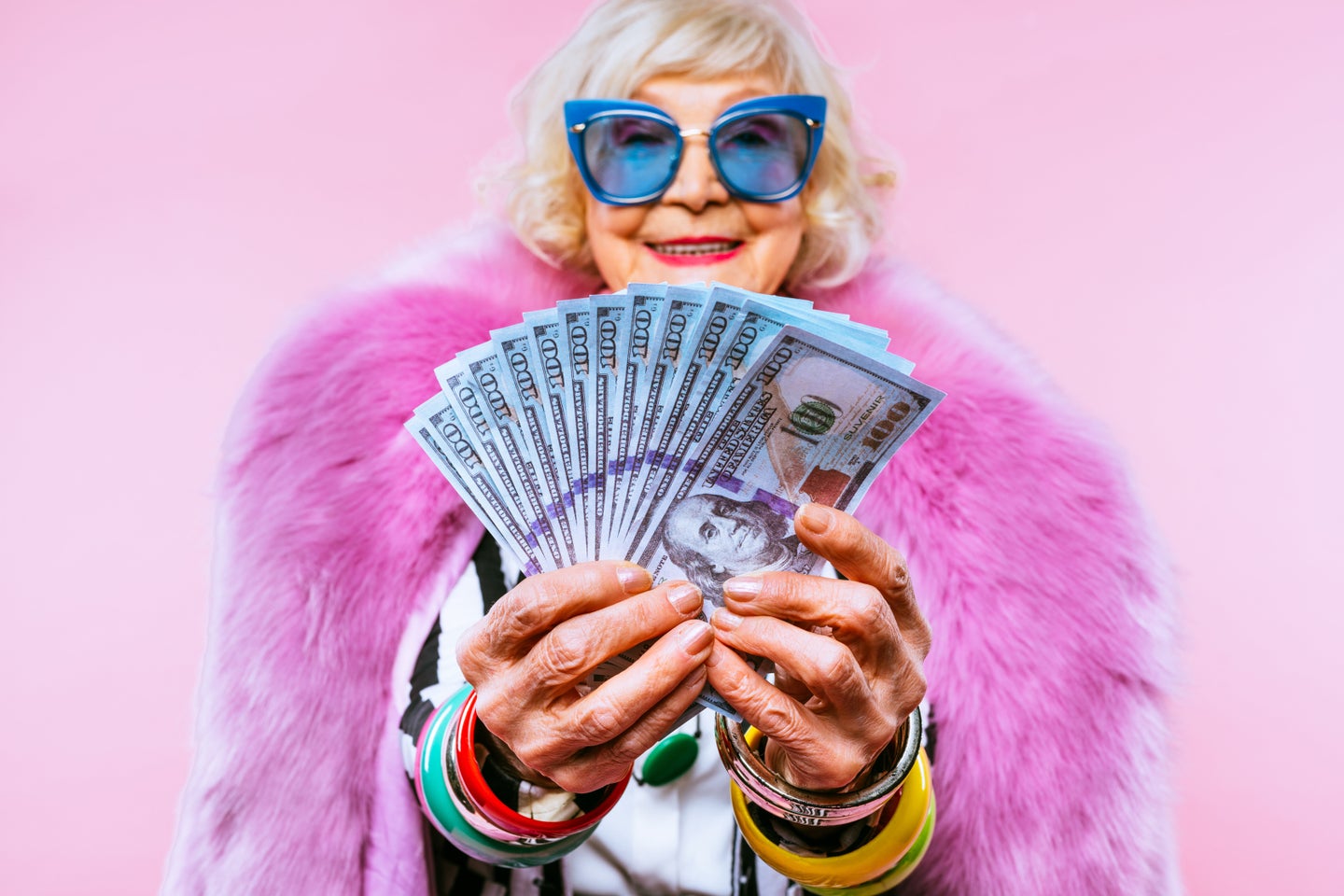 How To Make The Most Money On Clothes Resale Apps, According To Experts ...