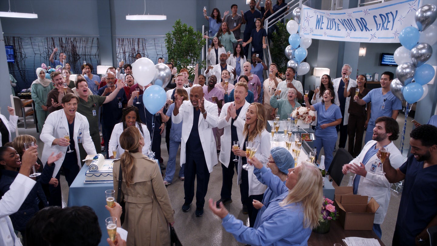 How ‘Grey’s Anatomy’ Said Goodbye To Meredith Grey | HuffPost Entertainment