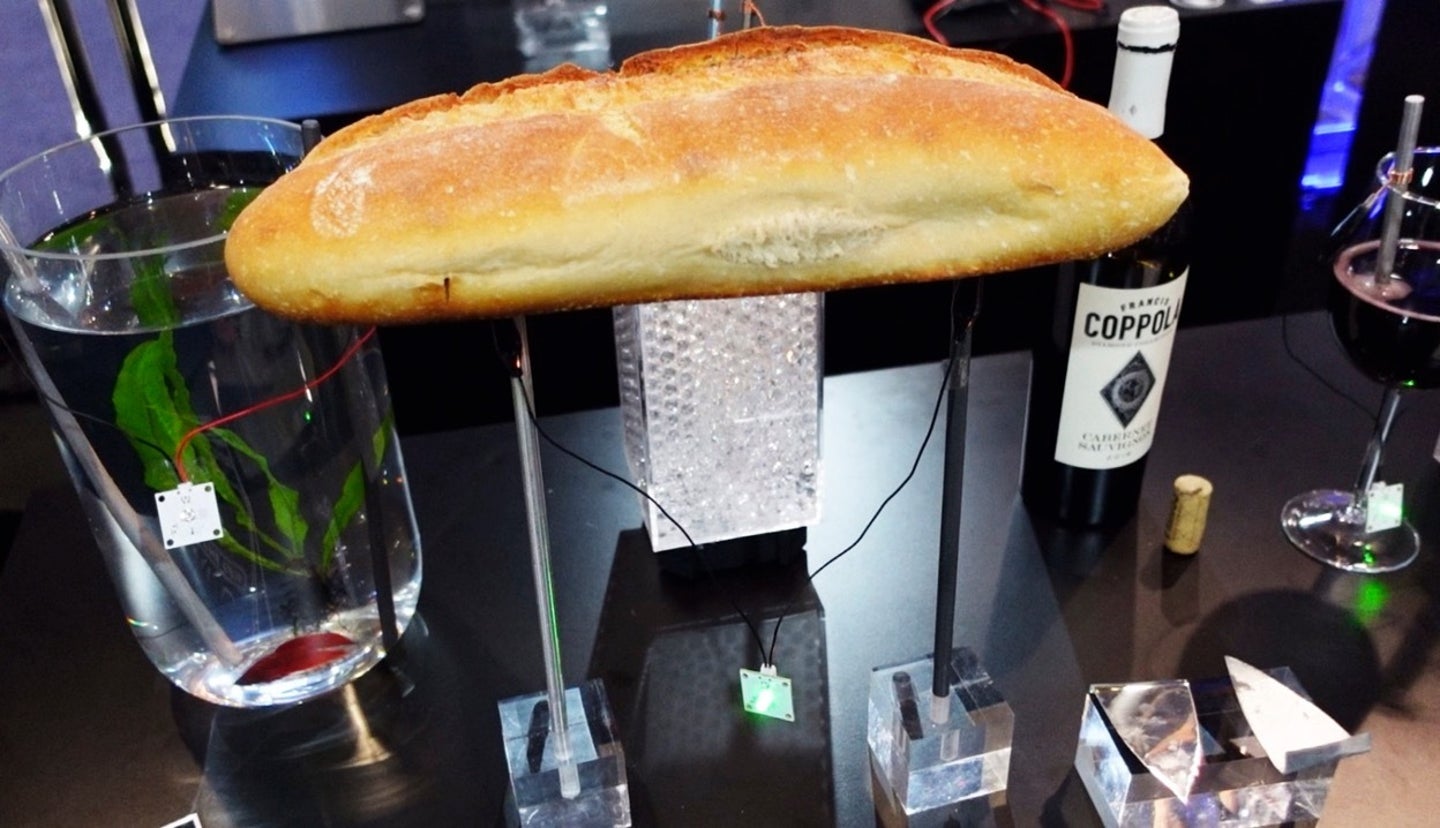 電気がない場所にも「光」を。エコ電気で社会課題解決目指す「実験マニア」に世界が注目 | ハフポスト これからの経済