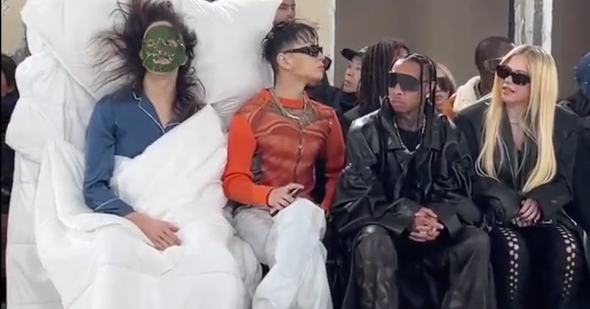 Man Tucked Up In Bed Upstages Avril Lavigne At Paris Fashion Week ...