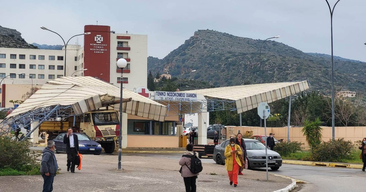 Απίστευτο περιστατικό στο νοσοκομείο Χανίων: Φορτηγό γκρέμισε την πύλη ...