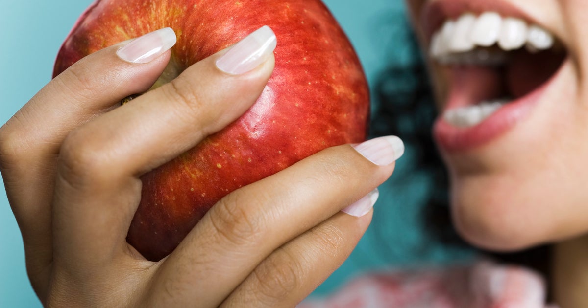 How To Eat An Entire Apple, From Top To Bottom | HuffPost Life