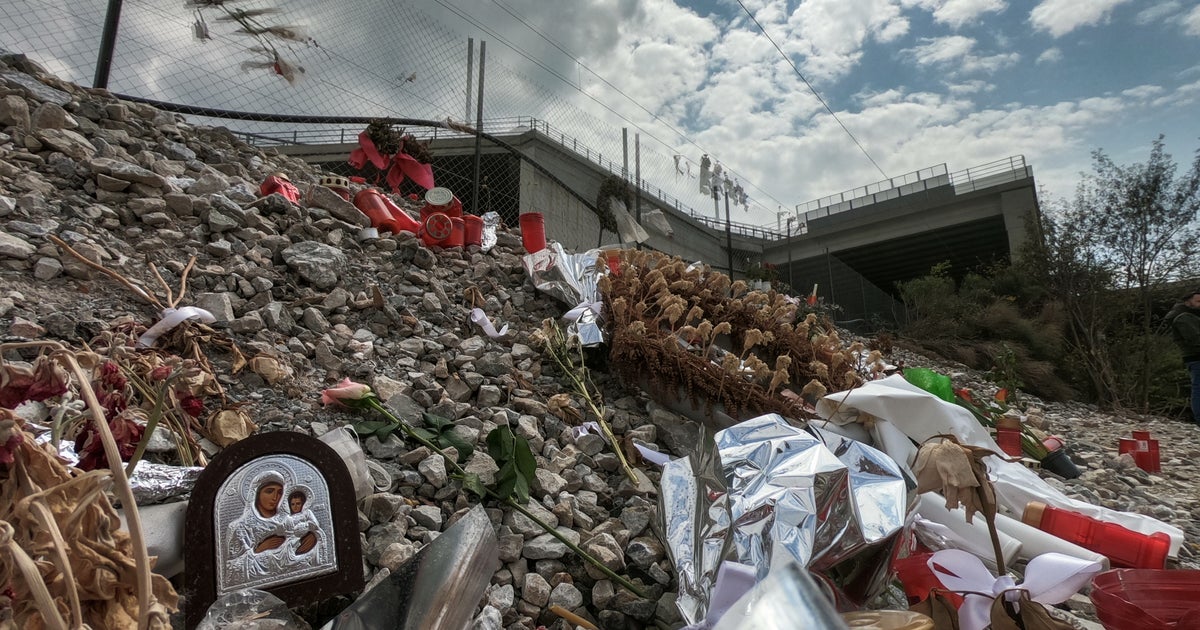 Τραγωδία στα Τέμπη: Μνημόσυνο για τους νεκρούς του σιδηροδρομικού ...