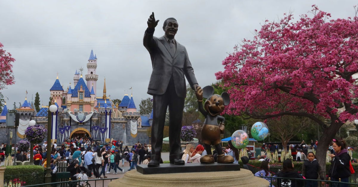 Disneyland Announces First LGBTQ ‘Pride Nite’ | Buna Time
