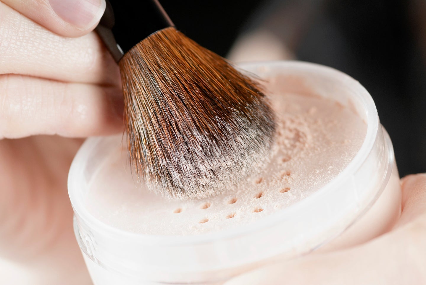 Is Talc In Makeup Dangerous For Your Health? Here's What Experts Say ...