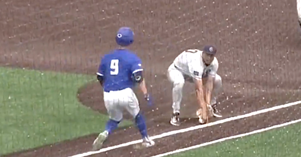 College Player Adam Pottinger Avoids Tag With WTF Superman Move ...