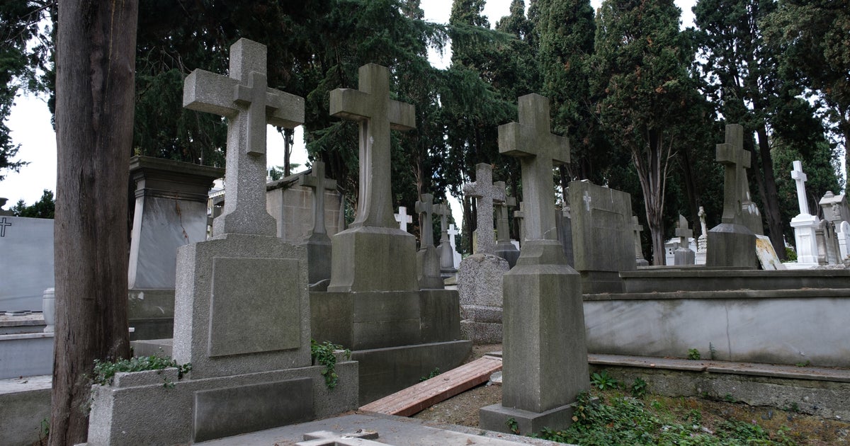 Nobody Made Plans With This Man. So He Faked His Own Funeral | HuffPost ...