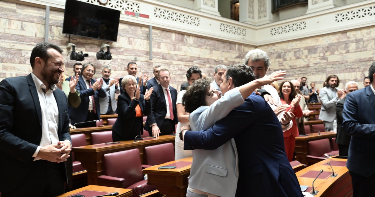 Αποθέωση του Αλέξη Τσίπρα στην συνεδρίαση της Κ.Ο. του ΣΥΡΙΖΑ ...