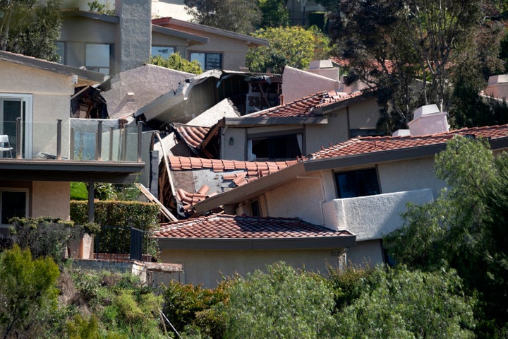 Luxury Homes Ravaged by Southern California Landslide | HuffPost Latest ...