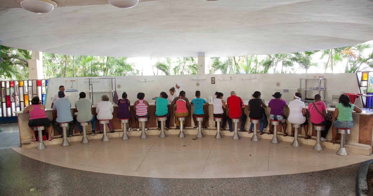 Το Μεγαλύτερο Παγωτατζίδικο Στον Κόσμο Coppelia Park | HuffPost Greece ...