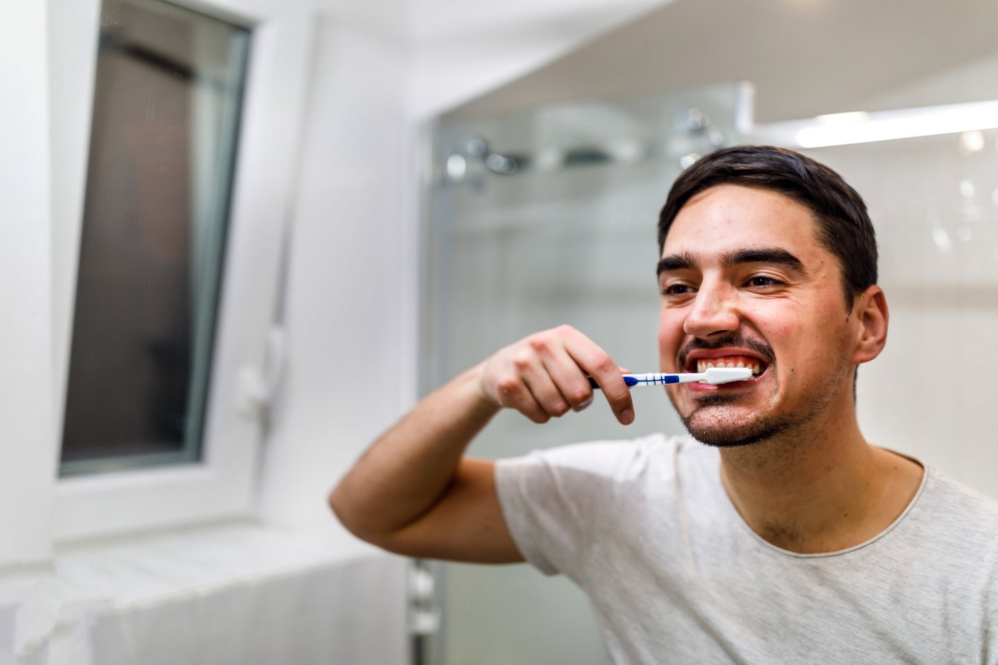 The Reason You Should Always Wet Your Toothbrush Before Brushing Your ...
