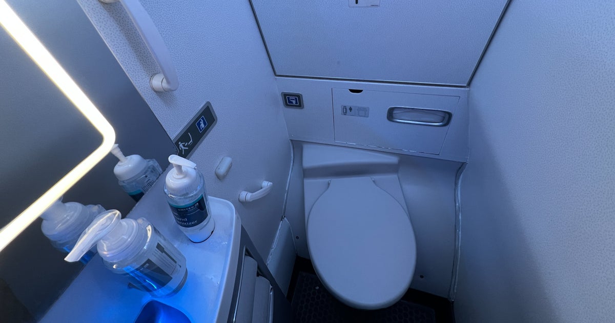 What To Do If You Get Diarrhoea On A Plane | HuffPost UK Life