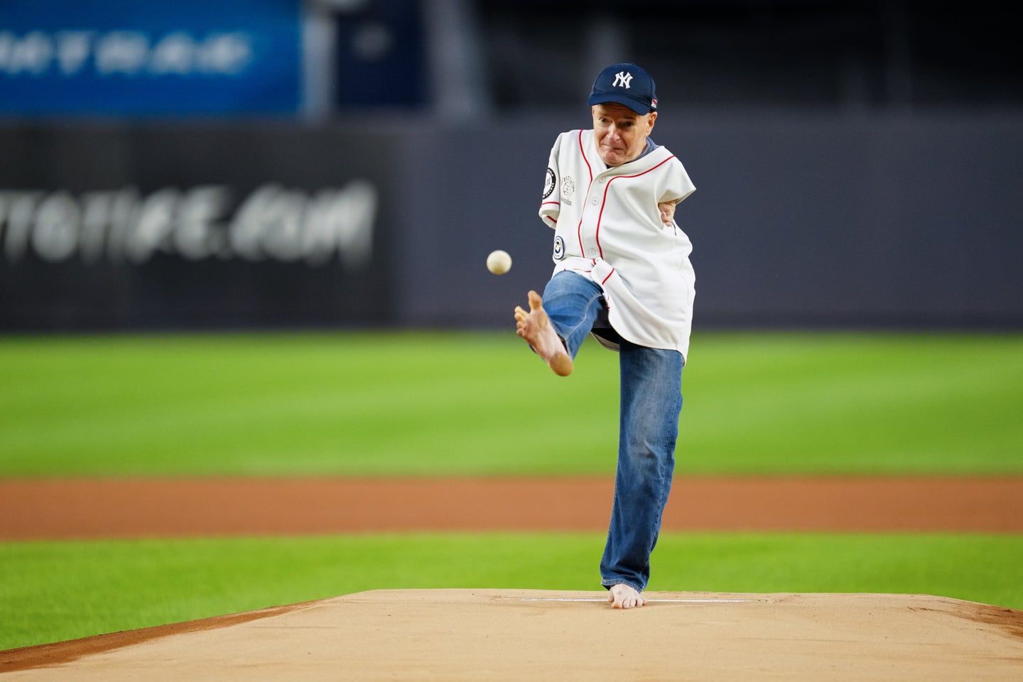 Armless San Diego Man Throws First Pitch At Yankee Stadium | HuffPost ...