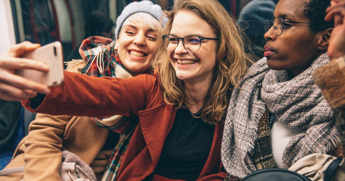 How To Do The Tube Girl Trend Respectfully, According To An Etiquette ...