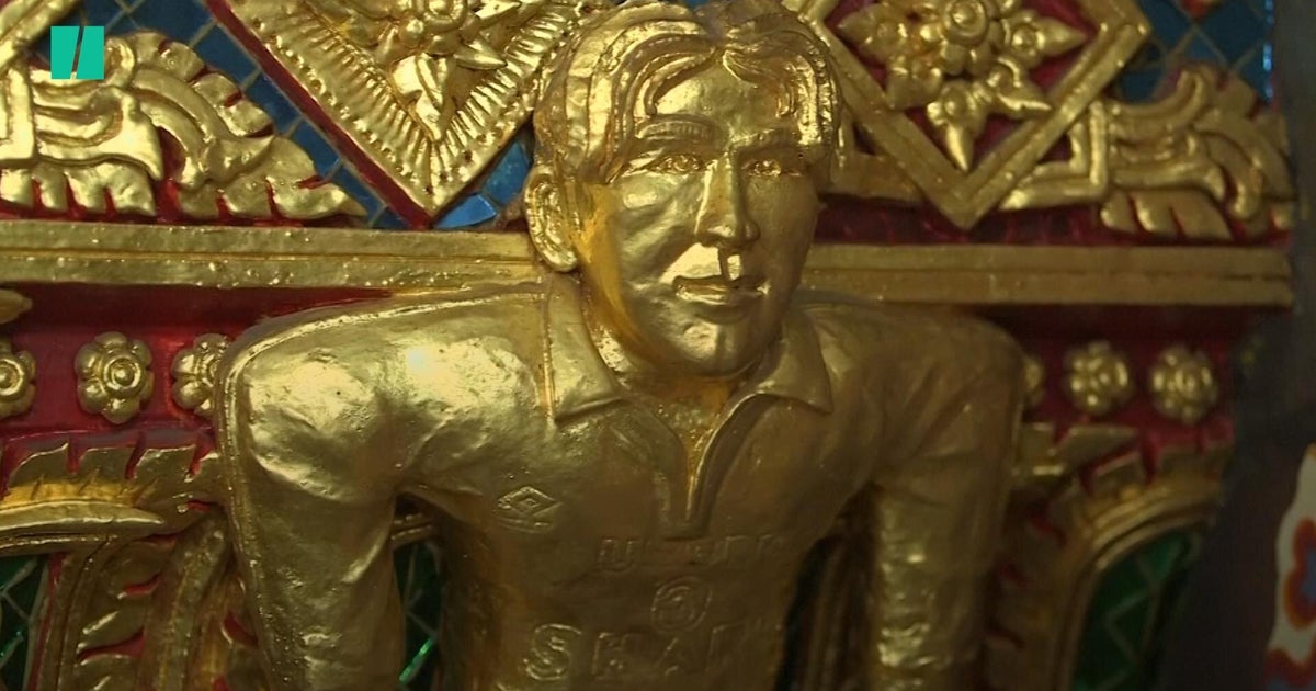 Thai Temple Unveils Golden David Beckham Statue | HuffPost Videos
