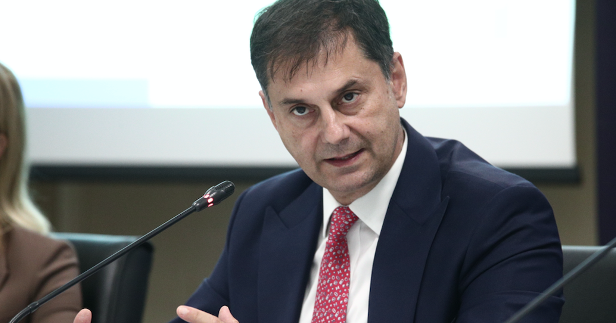Θεοχάρης για φορολογικό: Δεν μπορεί το 4% να πληρώνει το 50% των φόρων ...