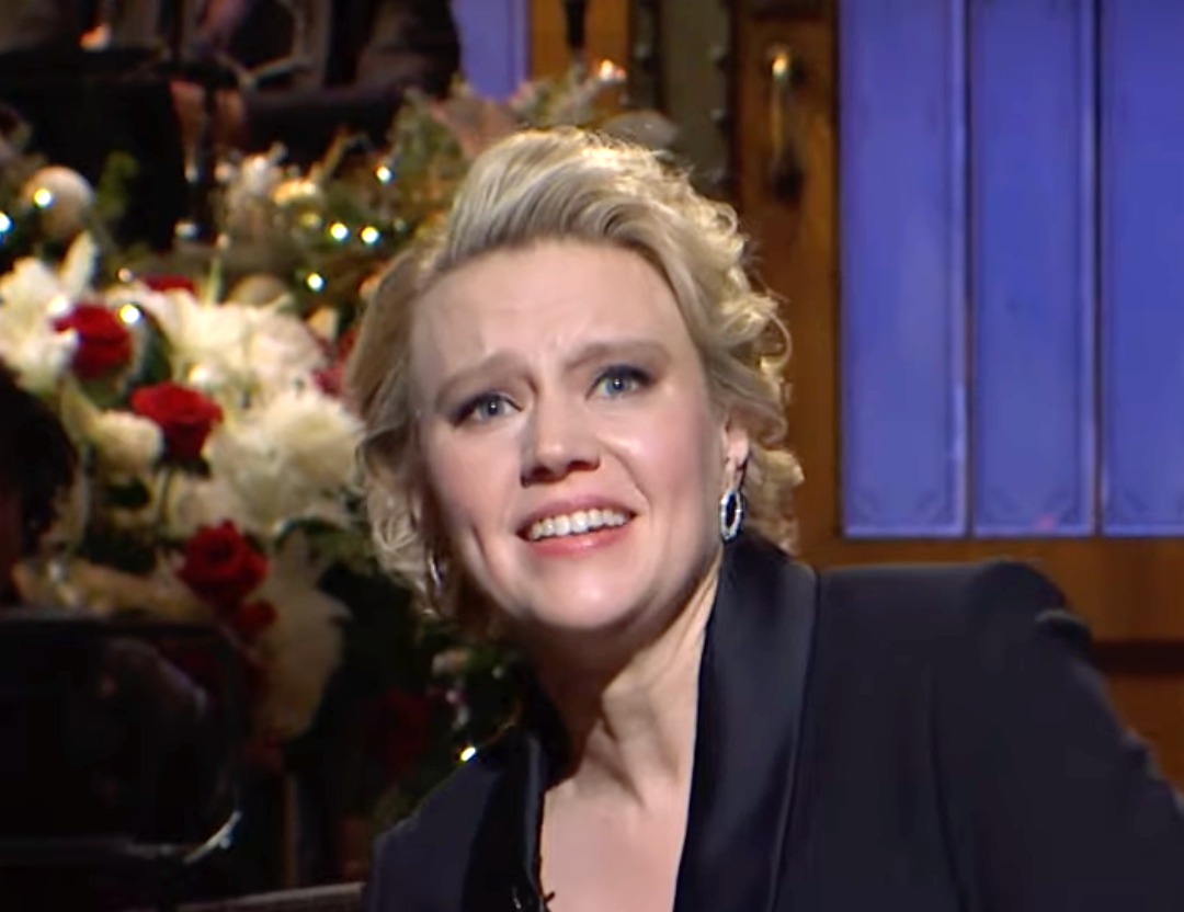 Kate McKinnon Comes 'Home For Christmas' With Surprise Guests In 'SNL ...