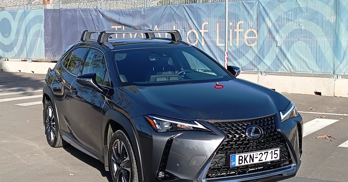 Οδηγούμε το Lexus UX 250h AWD | HuffPost Greece Mobility