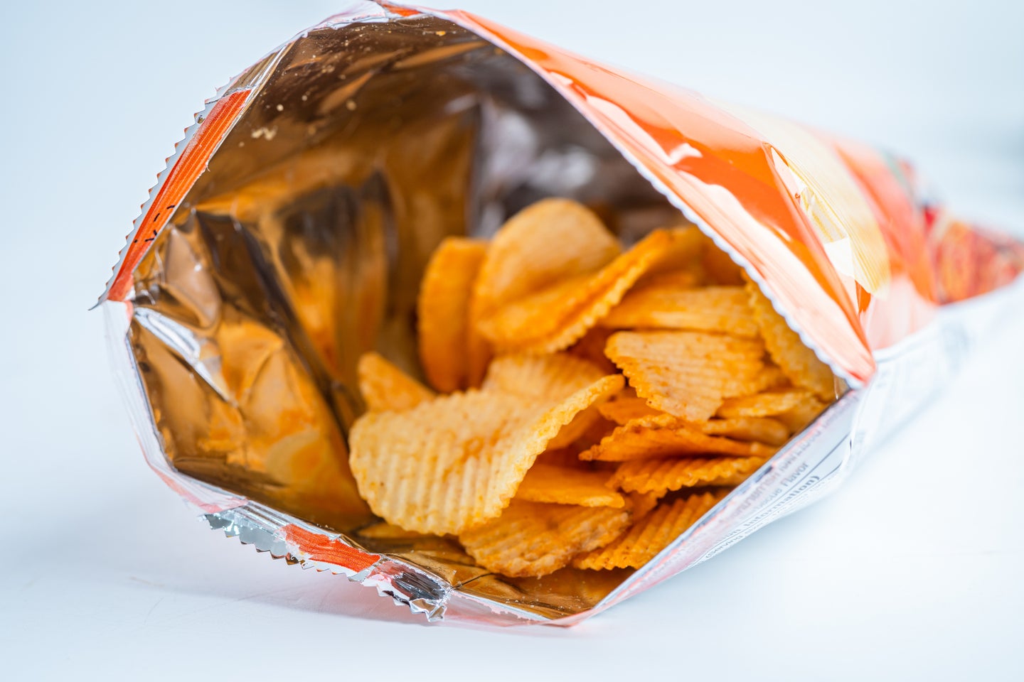 折るだけで「お菓子の袋」を閉じる方法がすごい…クリップいらずのライフハックに驚きの声 | ハフポスト LIFE