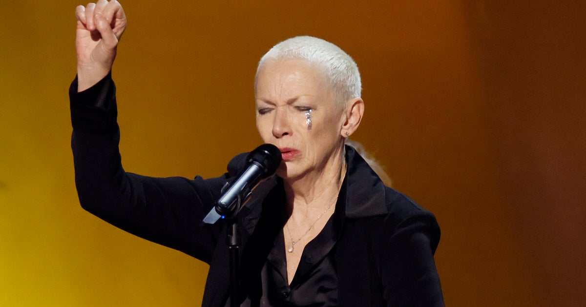Annie Lennox Ends Powerful Sinéad O'Connor Grammys Tribute With A Call ...