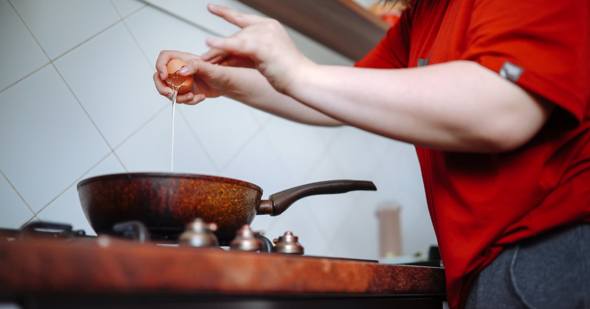 The 6 Common Mistakes Ruining Your Frying Pan | HuffPost UK Life