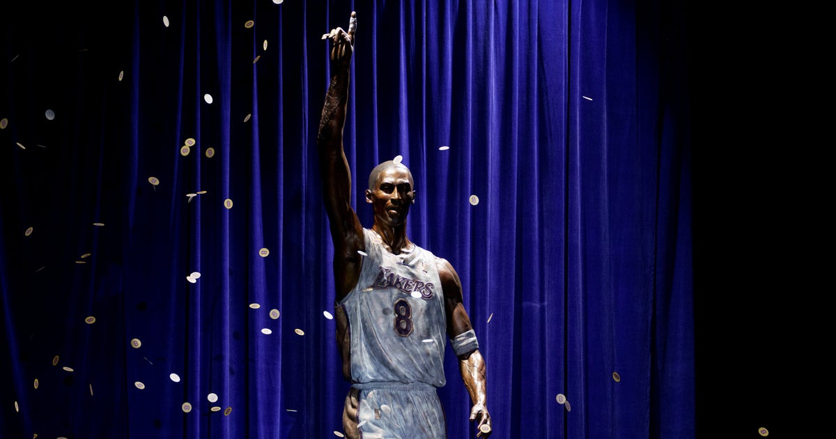 Lakers Forced To Fix Errors On Kobe Bryant Statue | HuffPost Latest News