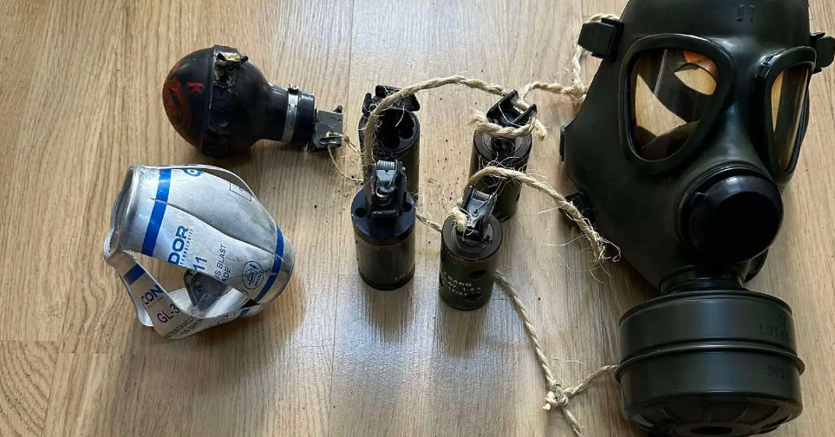 Αποθήκη πυρομαχικών η Πανεπιστημιούπολη: Ρόπαλα, χειροβομβίδες κρότου ...