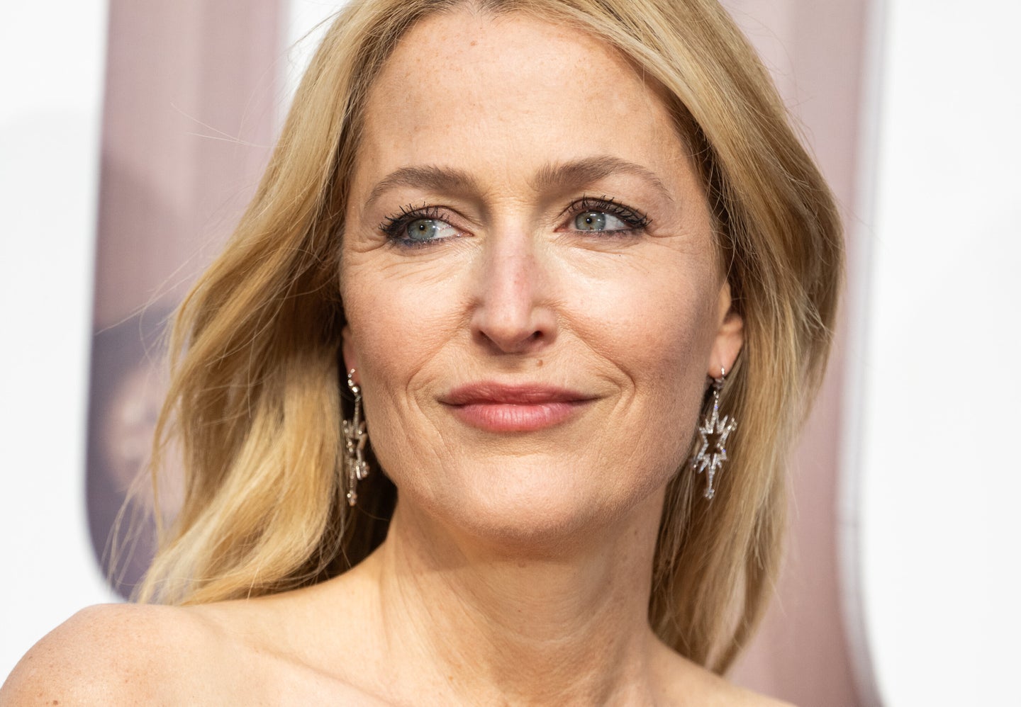 Why Gillian Anderson's Accent Changes From UK To American | HuffPost UK ...