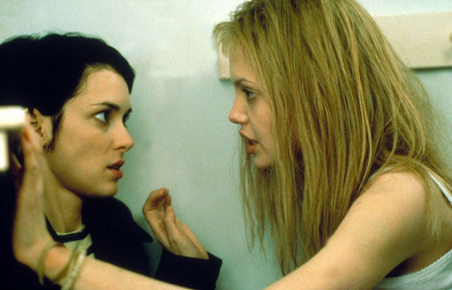 Elisabeth Moss Reveals Divides Behind The Scenes Of Girl, Interrupted ...