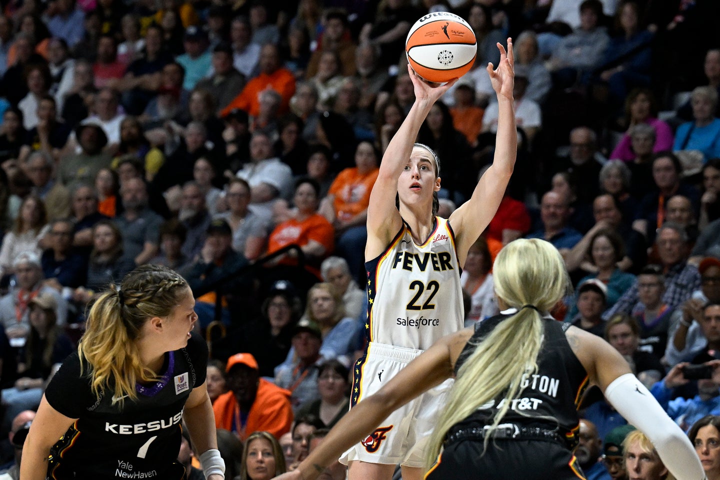 Caitlin Clark Struggles Early In WNBA Debut Before Scoring 20 Points In Fever's Loss To ...